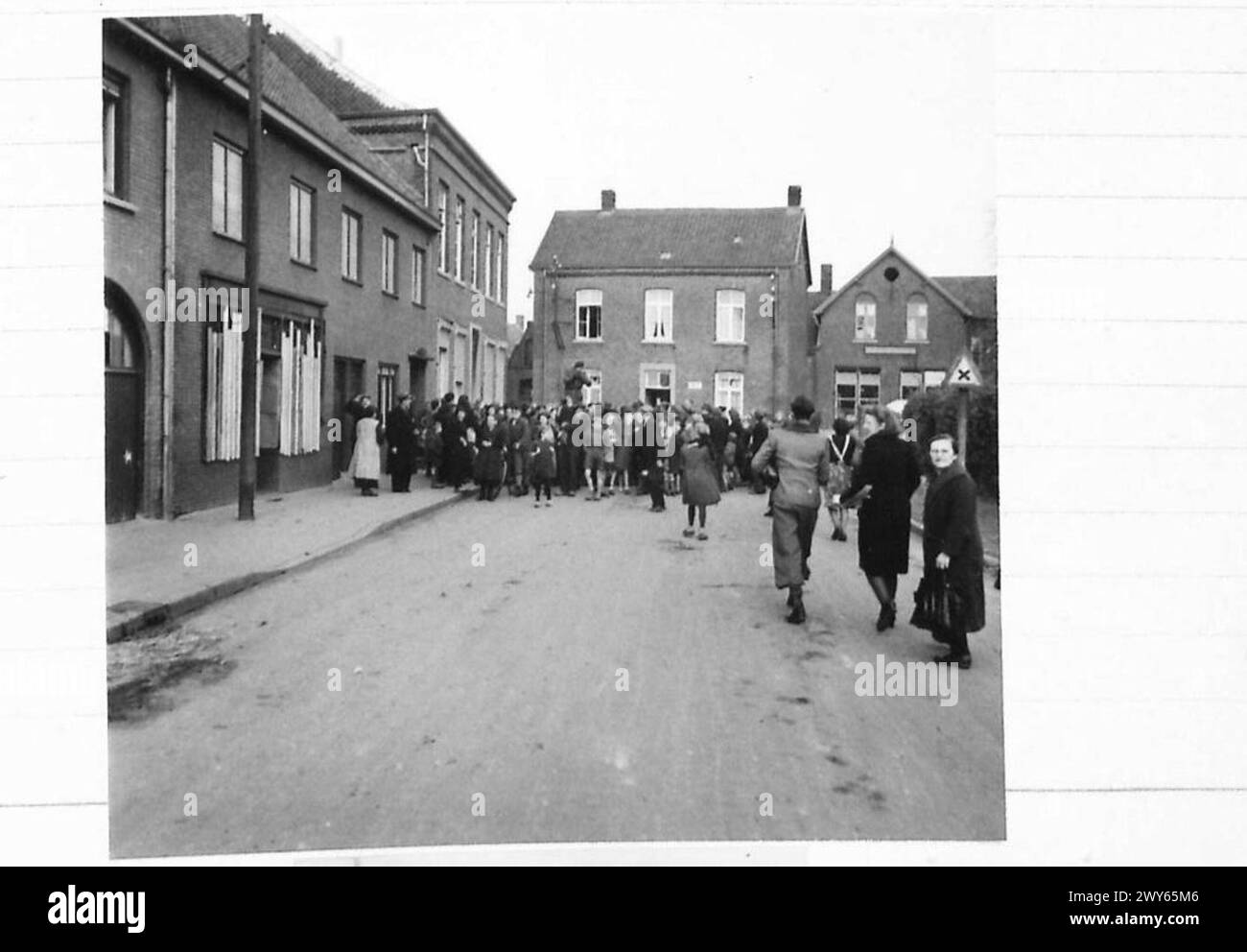 12 CORPS ADVANCE - The liberated village of Horn. , British Army, 21st ...