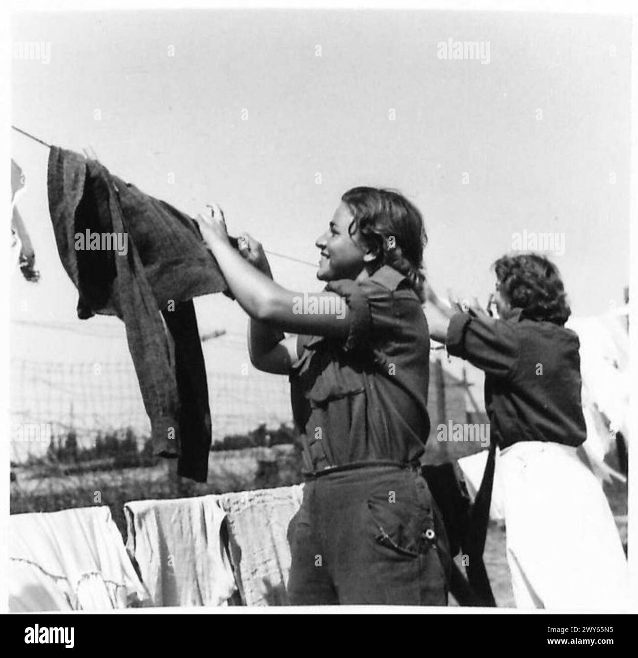 GERMAN S.S.,LUFTWAFFE AND CIVILIAN WOMEN P.O.W. CAMP - Other scenes in ...