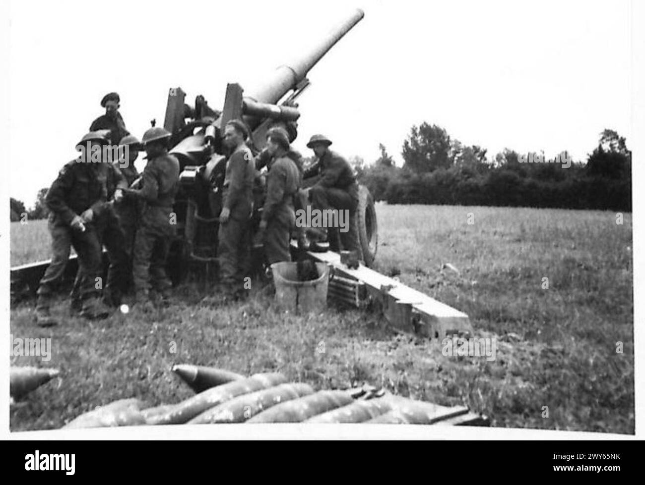 HEAVY GUNS IN ACTION - Loading a 155 mm. gun. , British Army, 21st Army ...