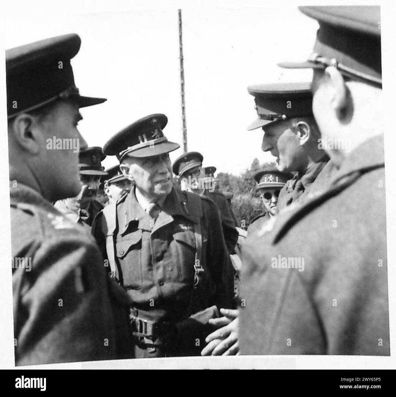 HIGH BELGIAN OFFICERS, EN ROUTE TO BRUSSELS. ARRIVE IN FRANCE - Brig ...