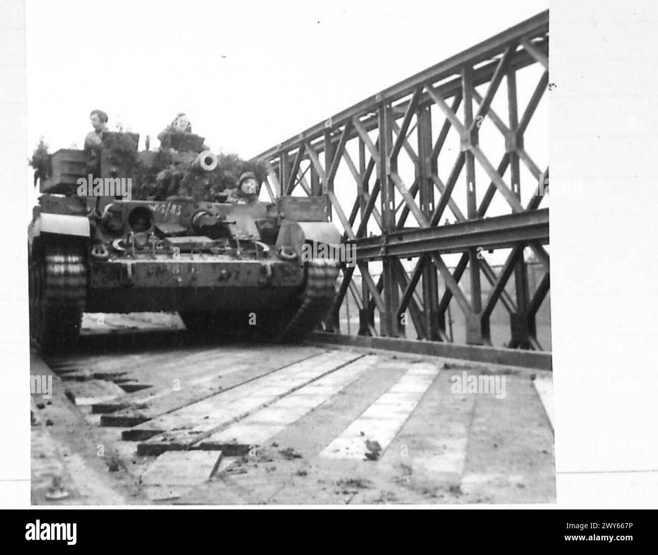 11TH ARMOURED DIVISION SPEARHEAD - Cromwell tanks of Fife and Forfars ...