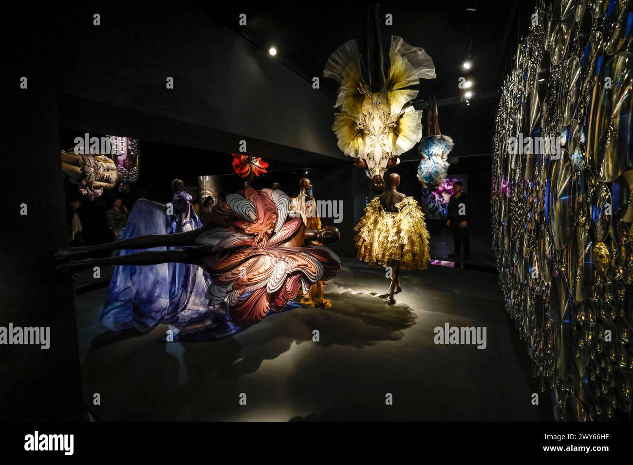 IRIS VAN HERPEN VISIONARY FASHION AT MUSEE DES ARTS DECORATIFS PARIS ...