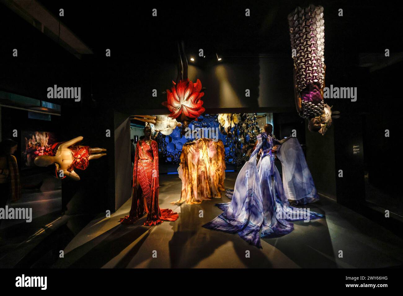 IRIS VAN HERPEN VISIONARY FASHION AT MUSEE DES ARTS DECORATIFS PARIS ...