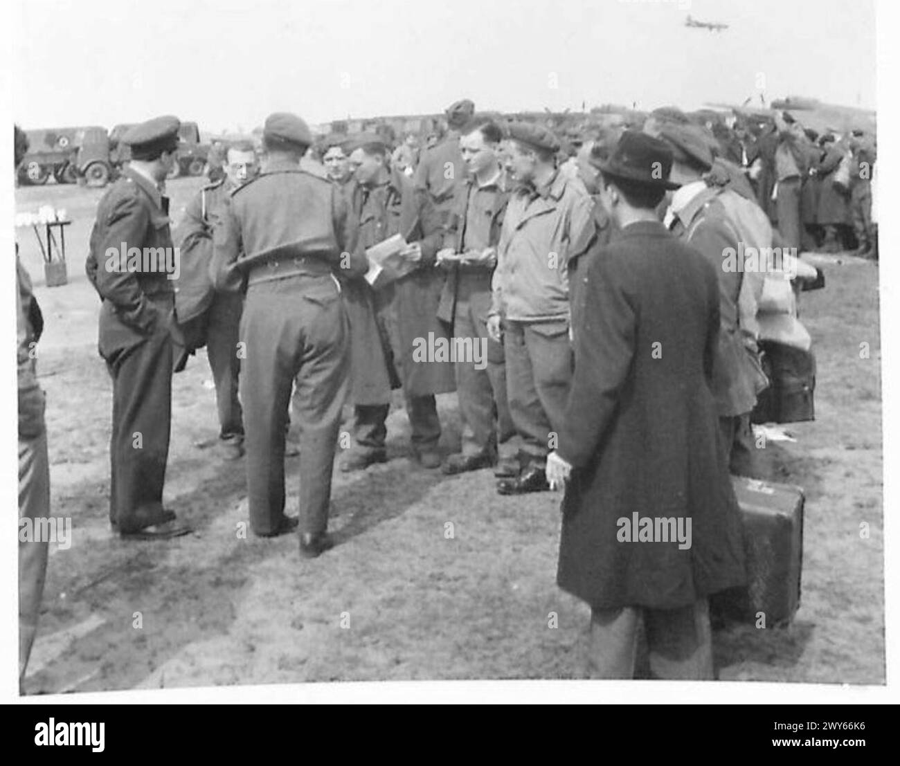 Army air crew wwii Black and White Stock Photos & Images - Alamy