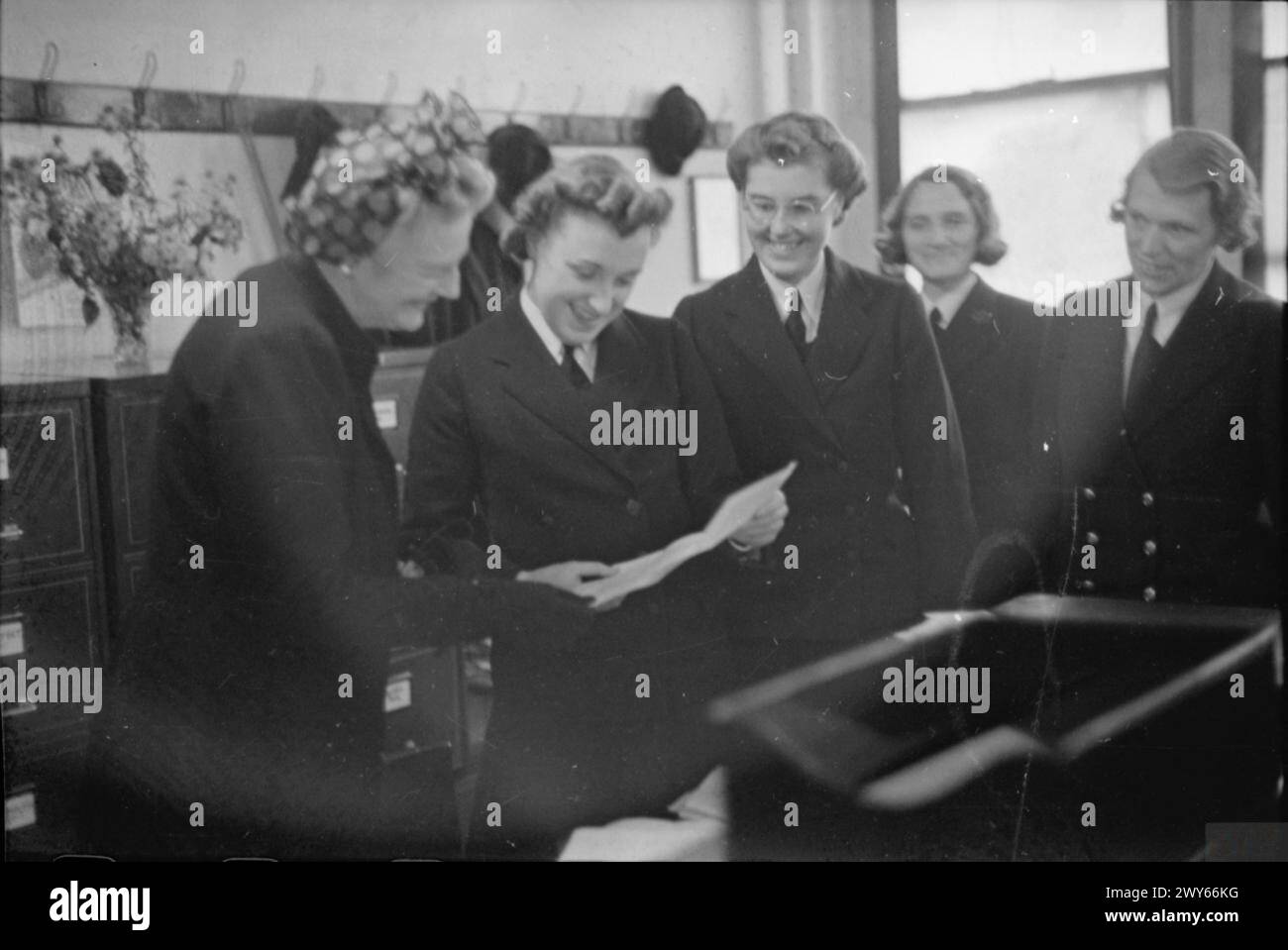 MRS WINSTON CHURCHILL VISITS WRNS HEADQUARTERS. SEPTEMBER 1941, QUEEN ...