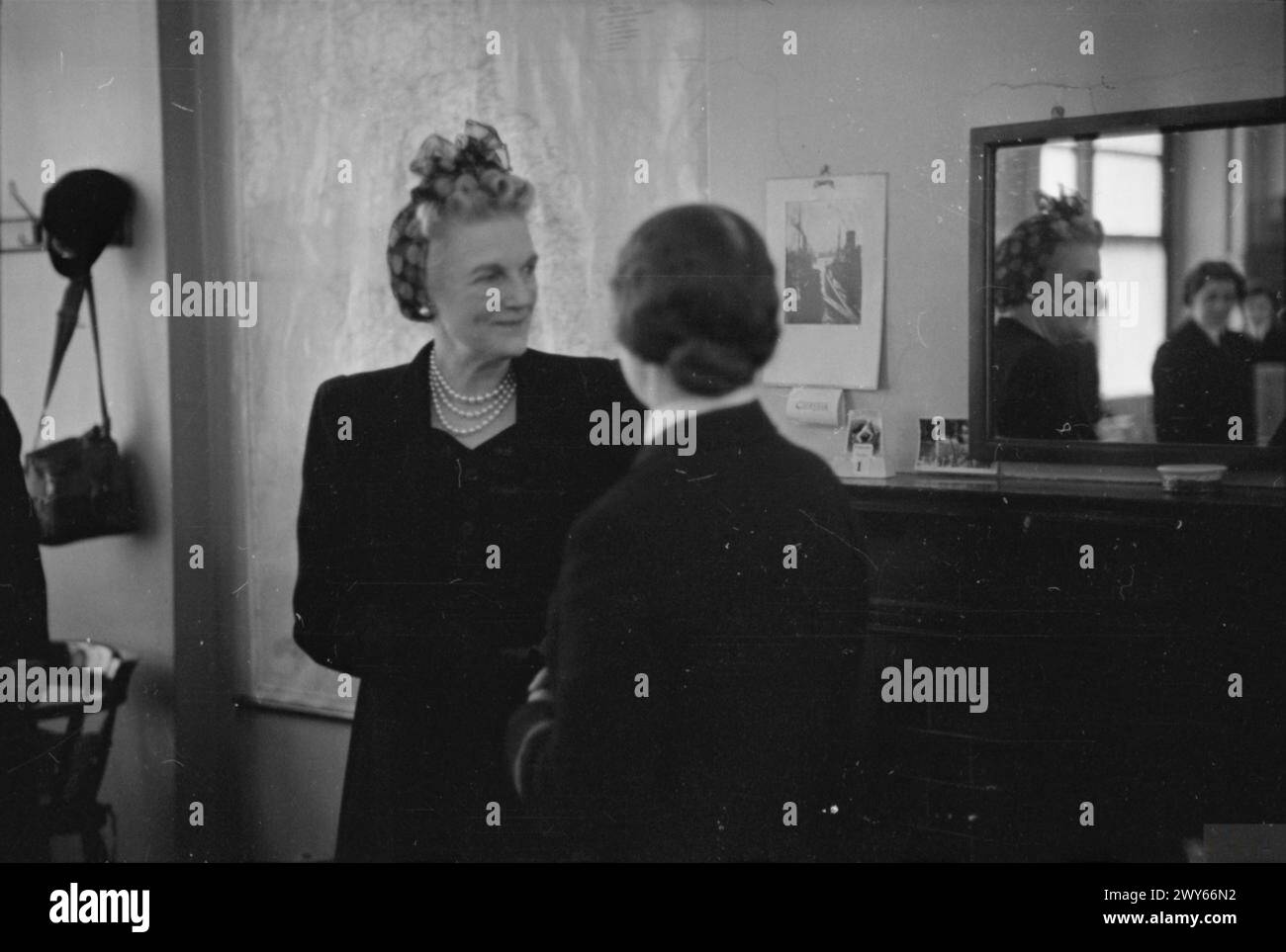 MRS WINSTON CHURCHILL VISITS WRNS HEADQUARTERS. SEPTEMBER 1941, QUEEN ...