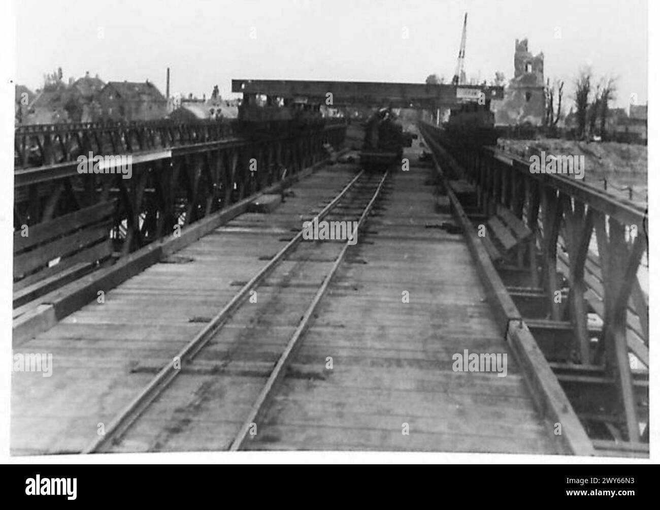 PERMANENT RHINE BRIDGES - Conveyors passing along a finished part of ...
