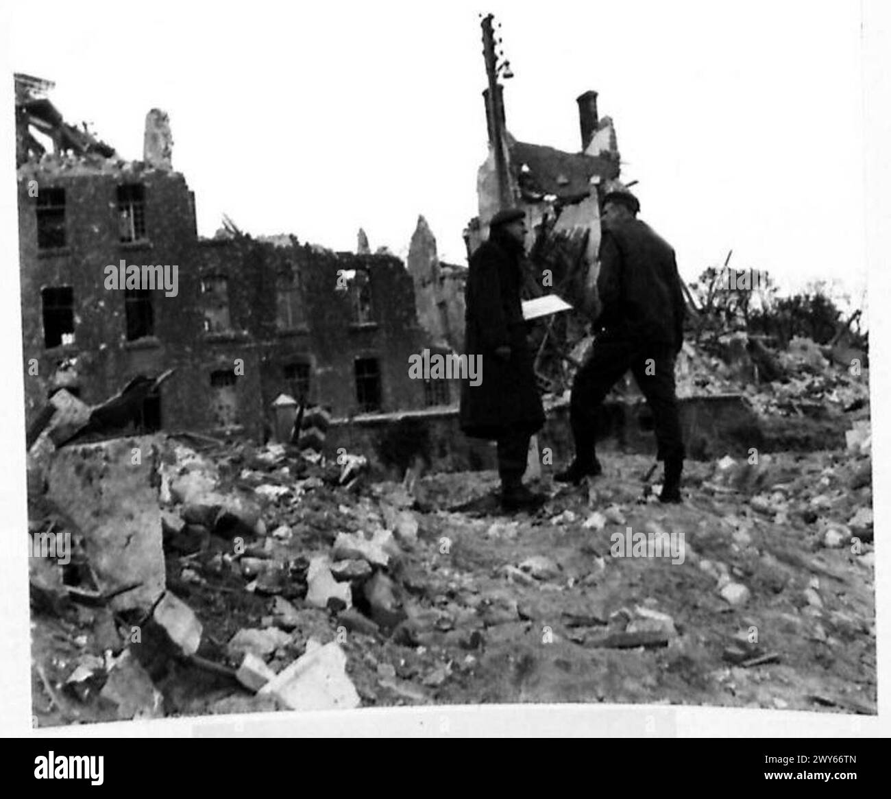 MORE PICTURES IN CAEN - Col. Russell, 21 AG and Lieut. Fletcher ...