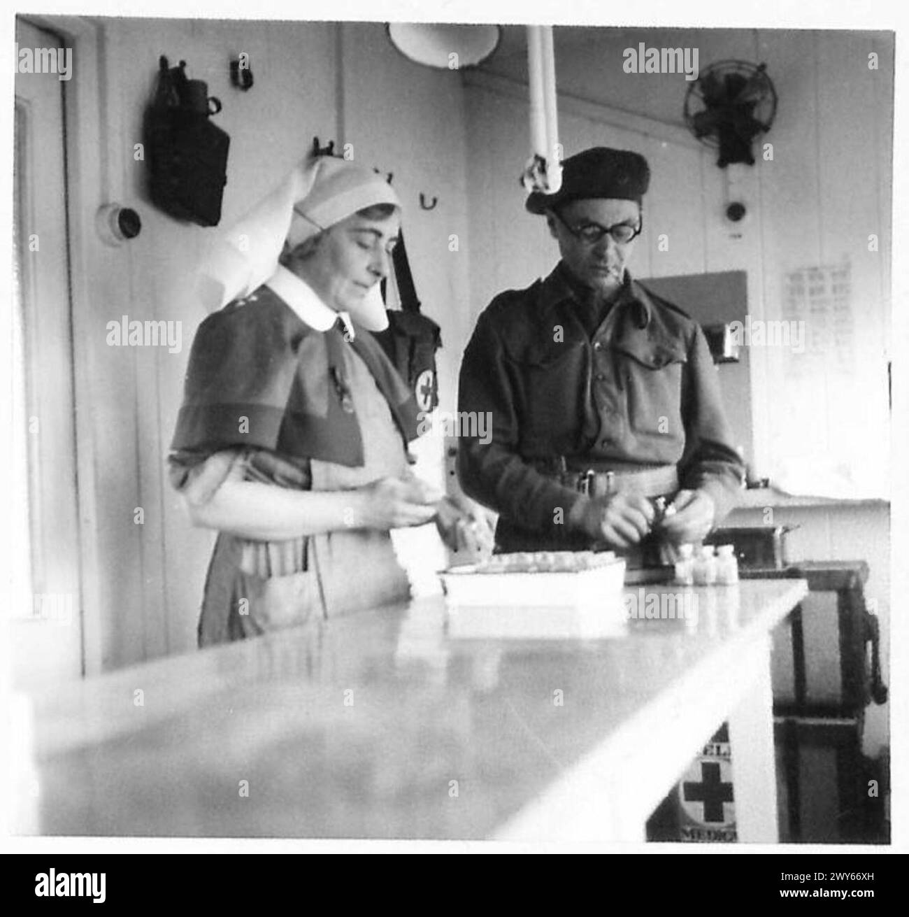 HOSPITAL TRAIN - Capt S. Tarlow, RAMC assisted by Sister B.F. Tracey ...