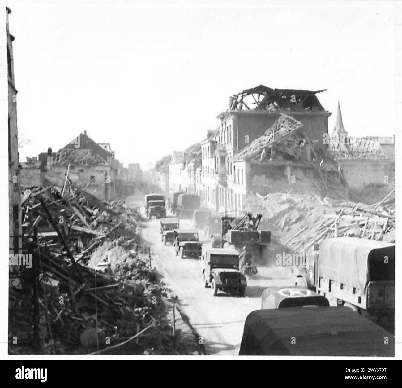 THE BRITISH ARMY IN NORTH-WEST EUROPE 1944-1946 - Transport moving ...