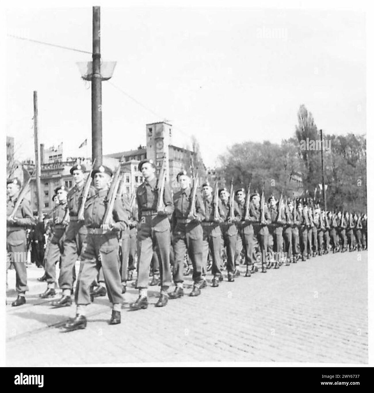 Troops of the 1st Airborne Division form a guard of honour on the ...