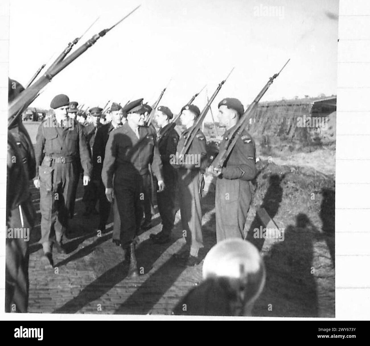General eisenhower inspects 1st hi-res stock photography and images - Alamy