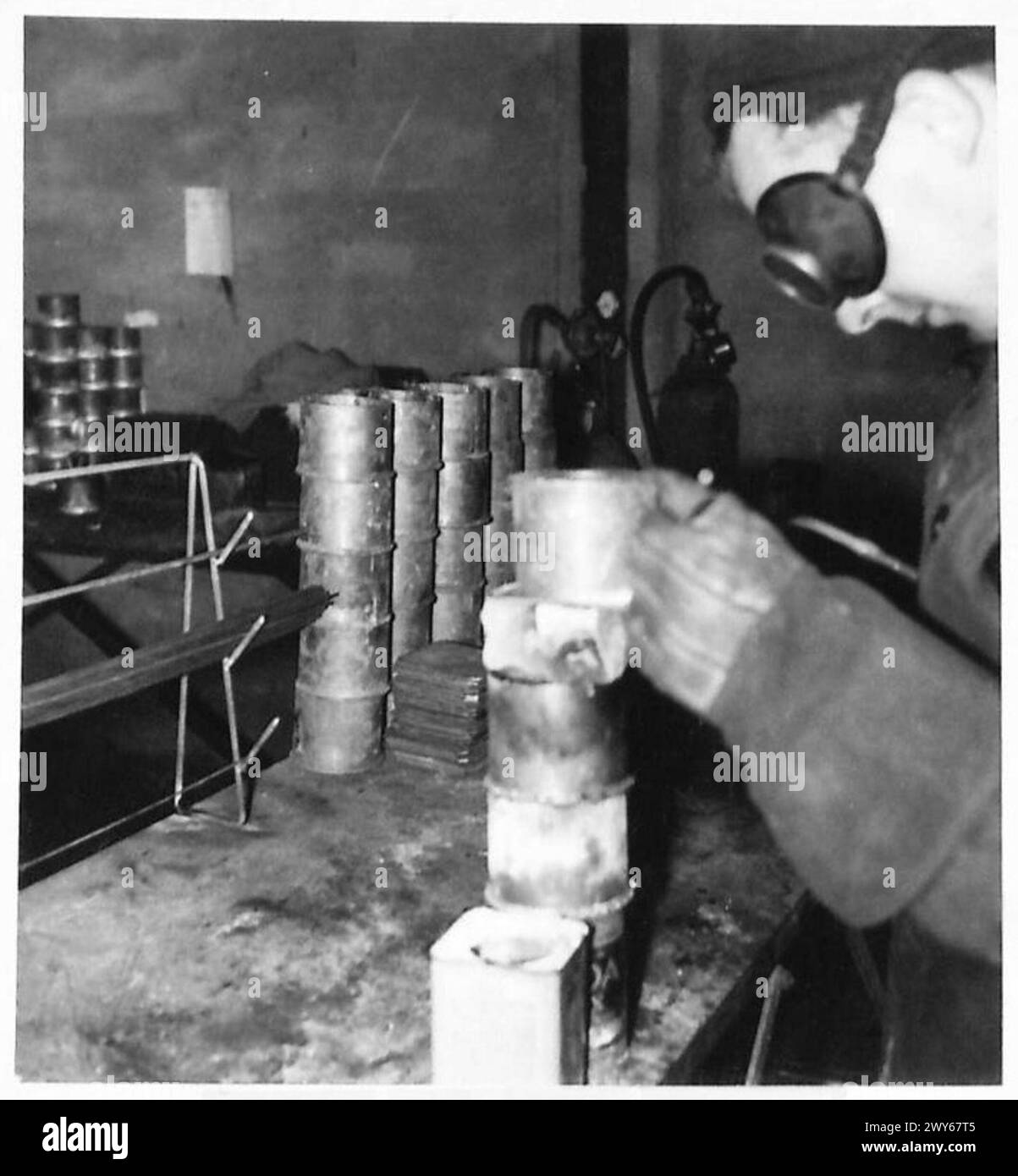 NEWSCAVEN STOVE - Cfn. Allan (Romford) welding the steel baseplate to ...