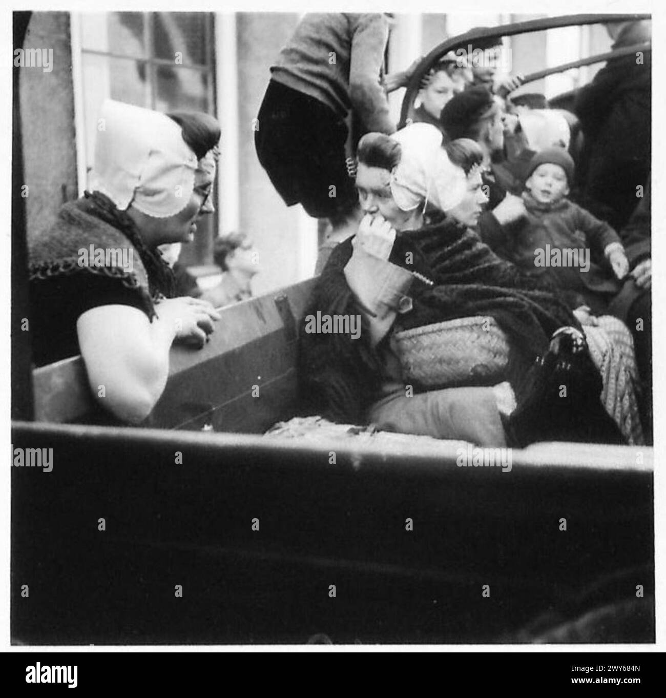 RESCUING DUTCH PEOPLE FROM THE FLOODED AREAS OF OOSTKEPELLE - Those ...