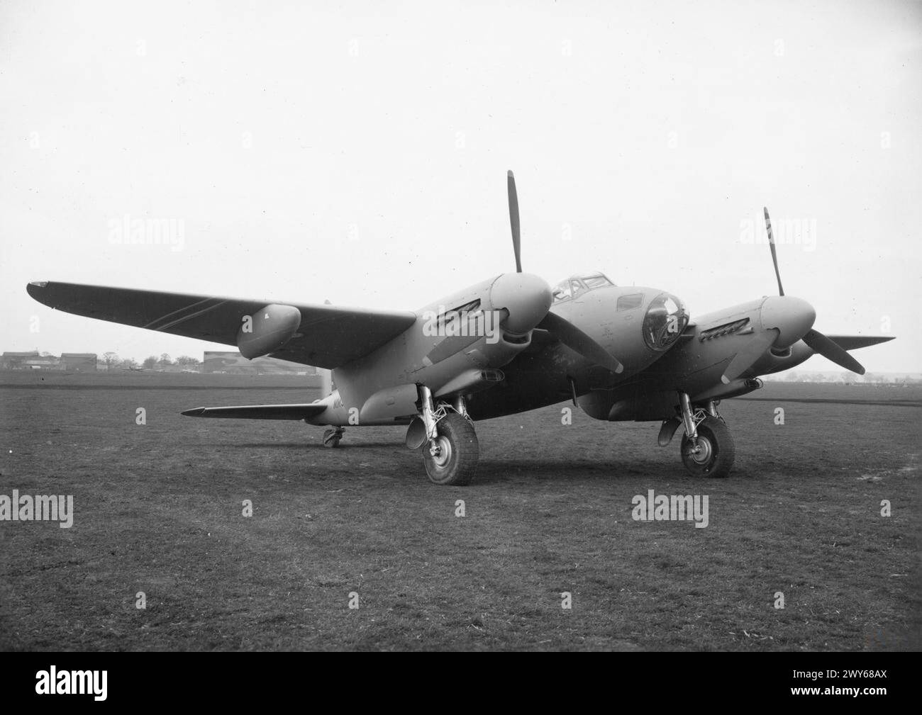 AIRCRAFT OF THE ROYAL AIR FORCE 1939-1945: DE HAVILLAND DH 98 MOSQUITO ...