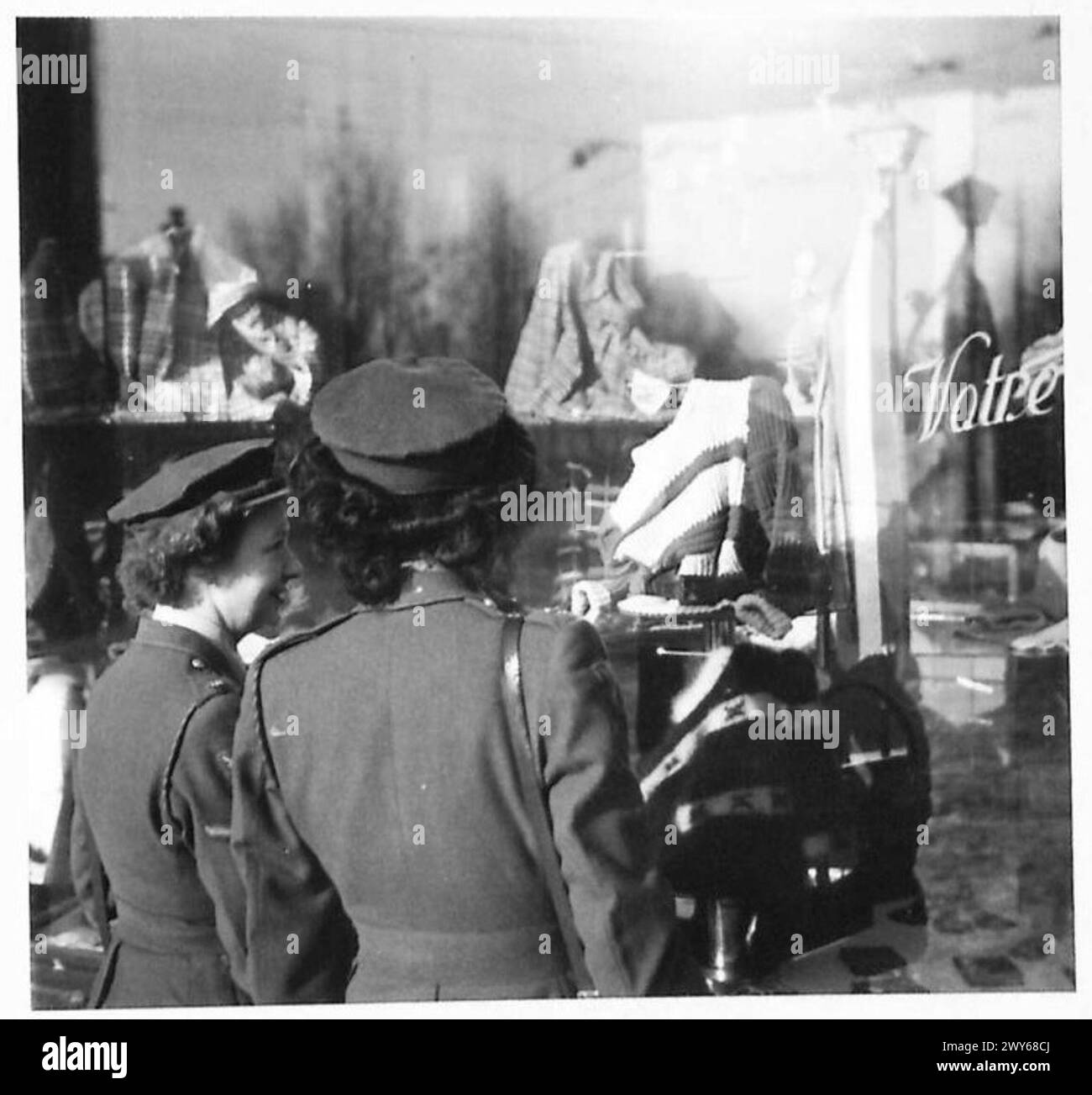 ATS personnel on leave shop in Brussels, part of British Army 21st Army ...