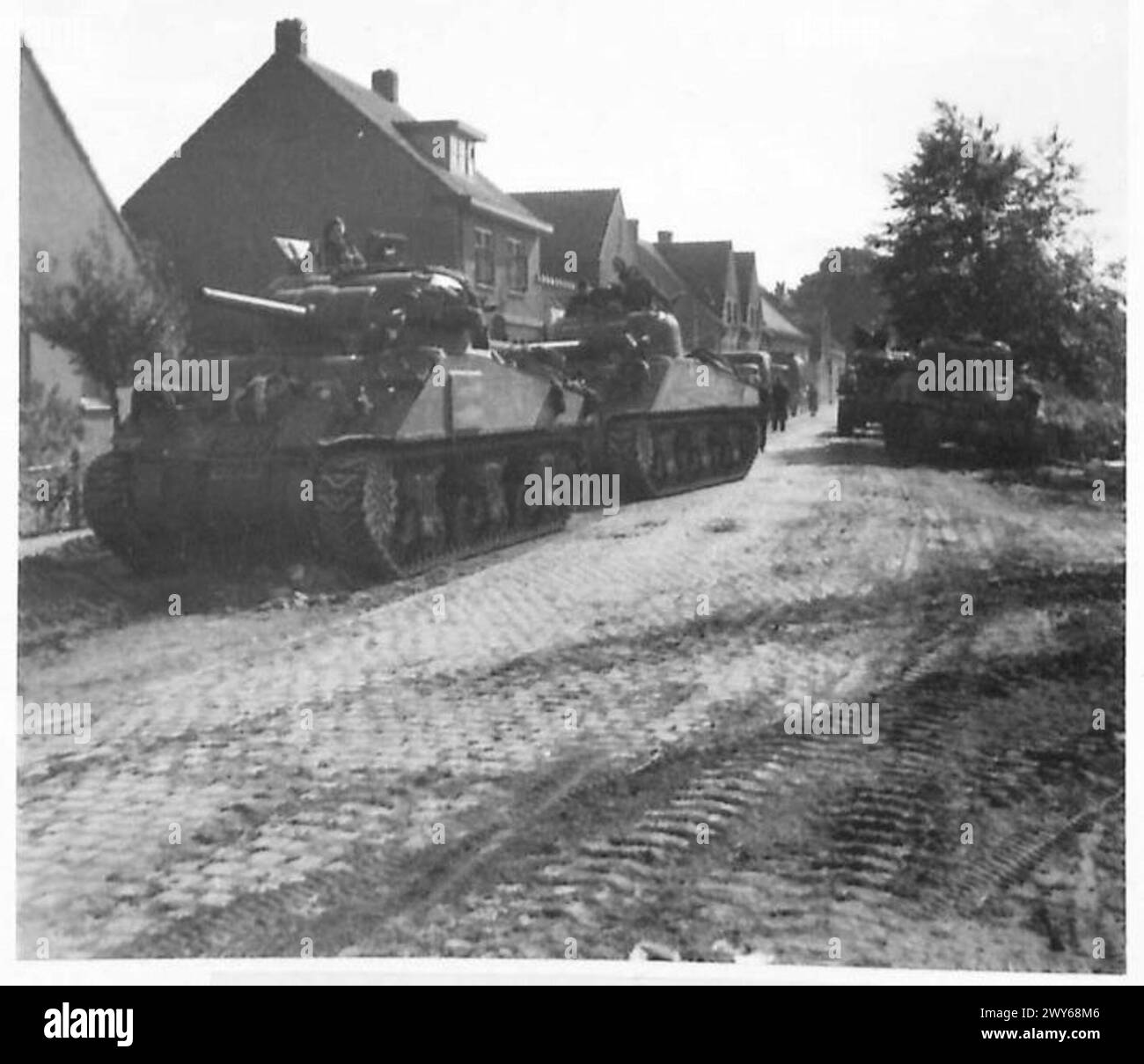 8th army sherman tanks Black and White Stock Photos & Images - Alamy