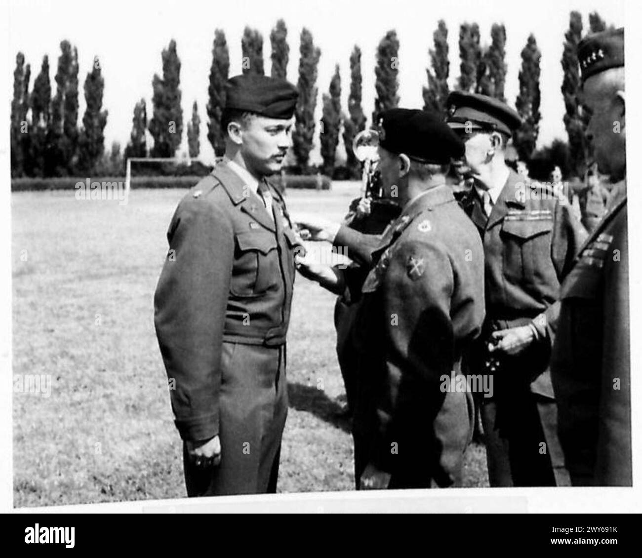 DISTINGUISHED SERVICE ORDER - Lieutenant Colonel Charles T. Horner, Jnr ...