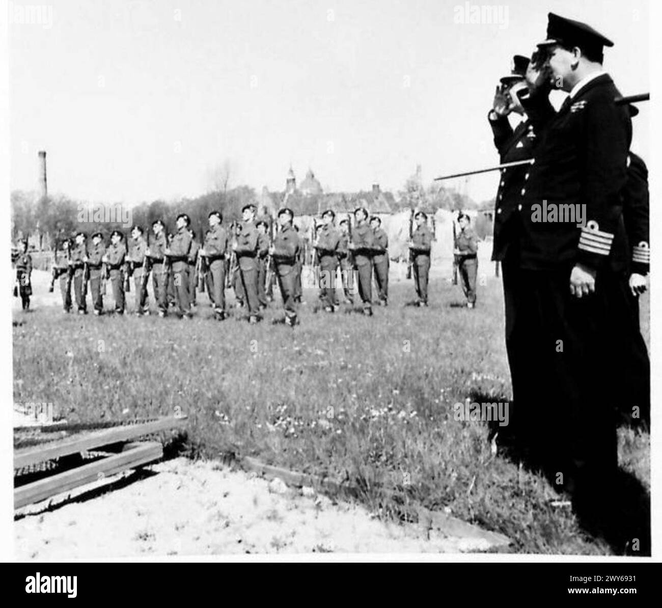 HOISTING THE WHITE ENSIGN OVER KIEL - The Guard of Honour "present arms ...