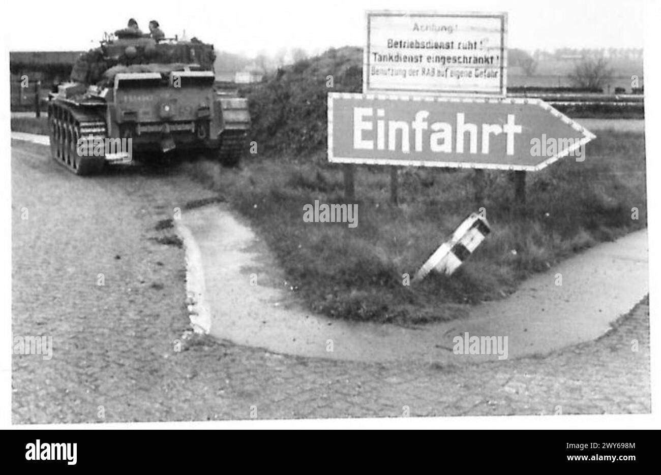 A Comet tank of the 11th Armoured Division drives onto the autobahn ...