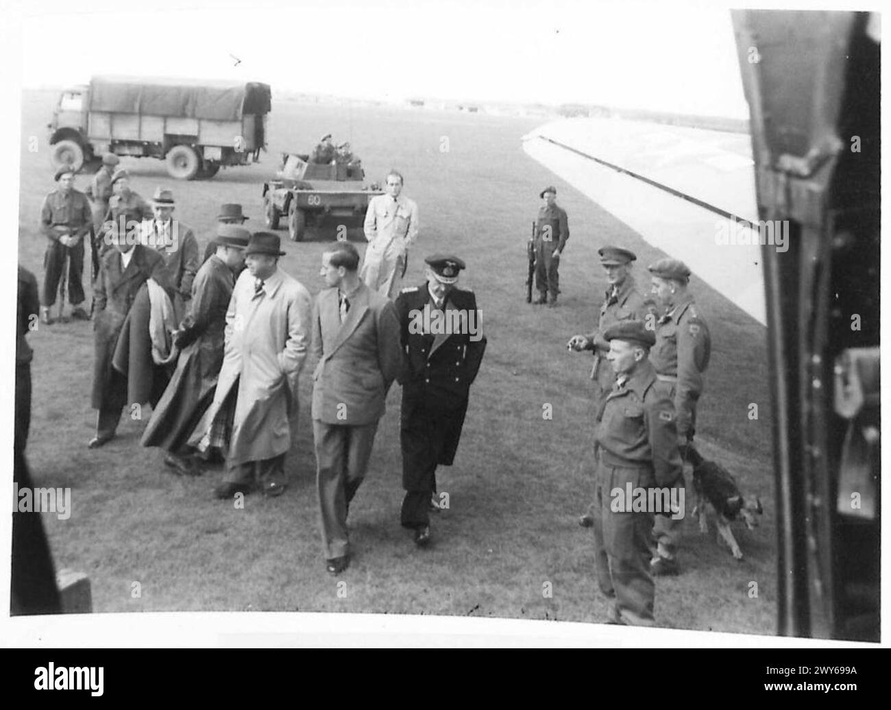 THE GERMAN GOVERNMENT IS ARRESTED - Admiral Doenitz and other Nazis ...