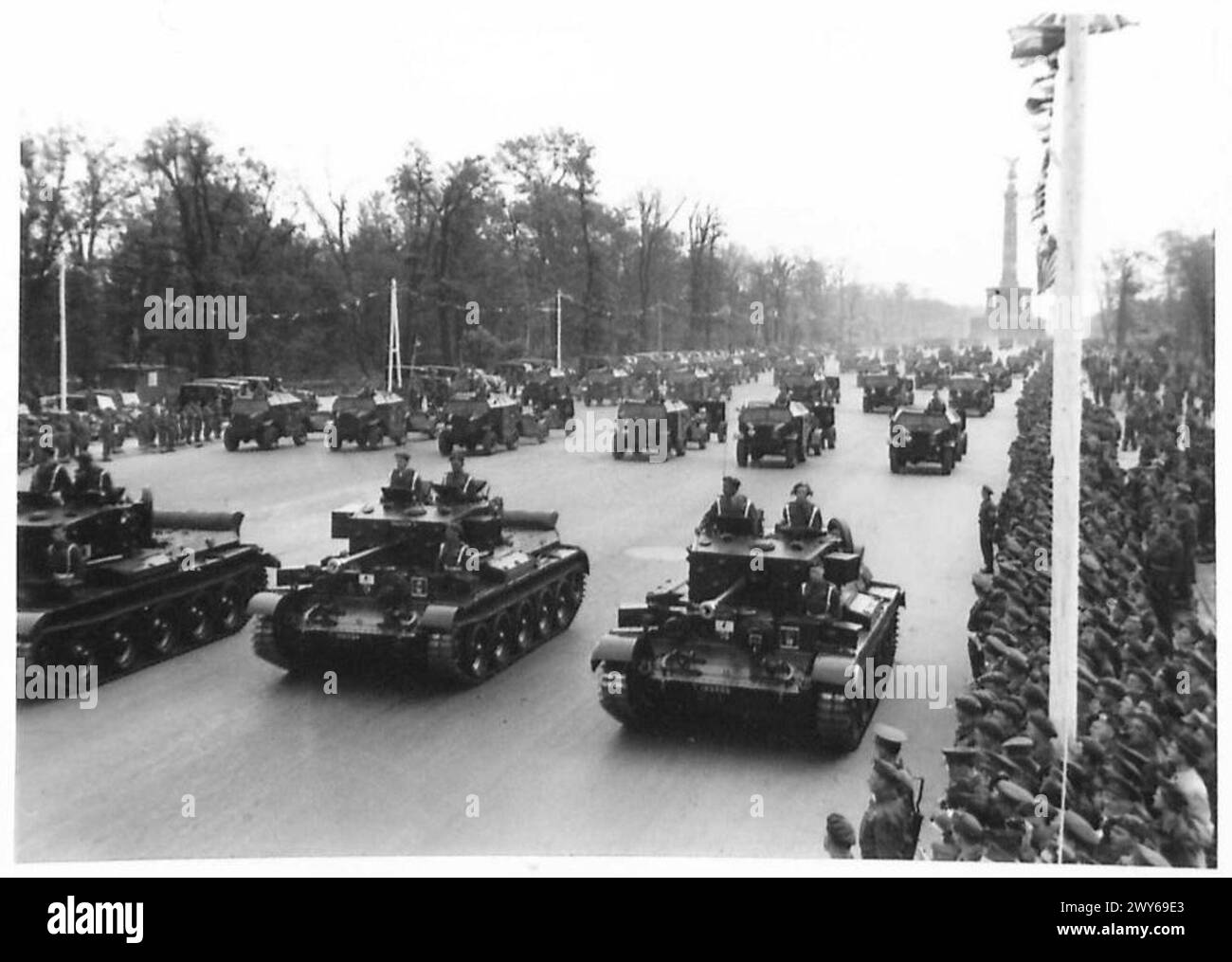 BRITISH VICTORY PARADE IN BERLIN - Cromwell tanks approaching the ...