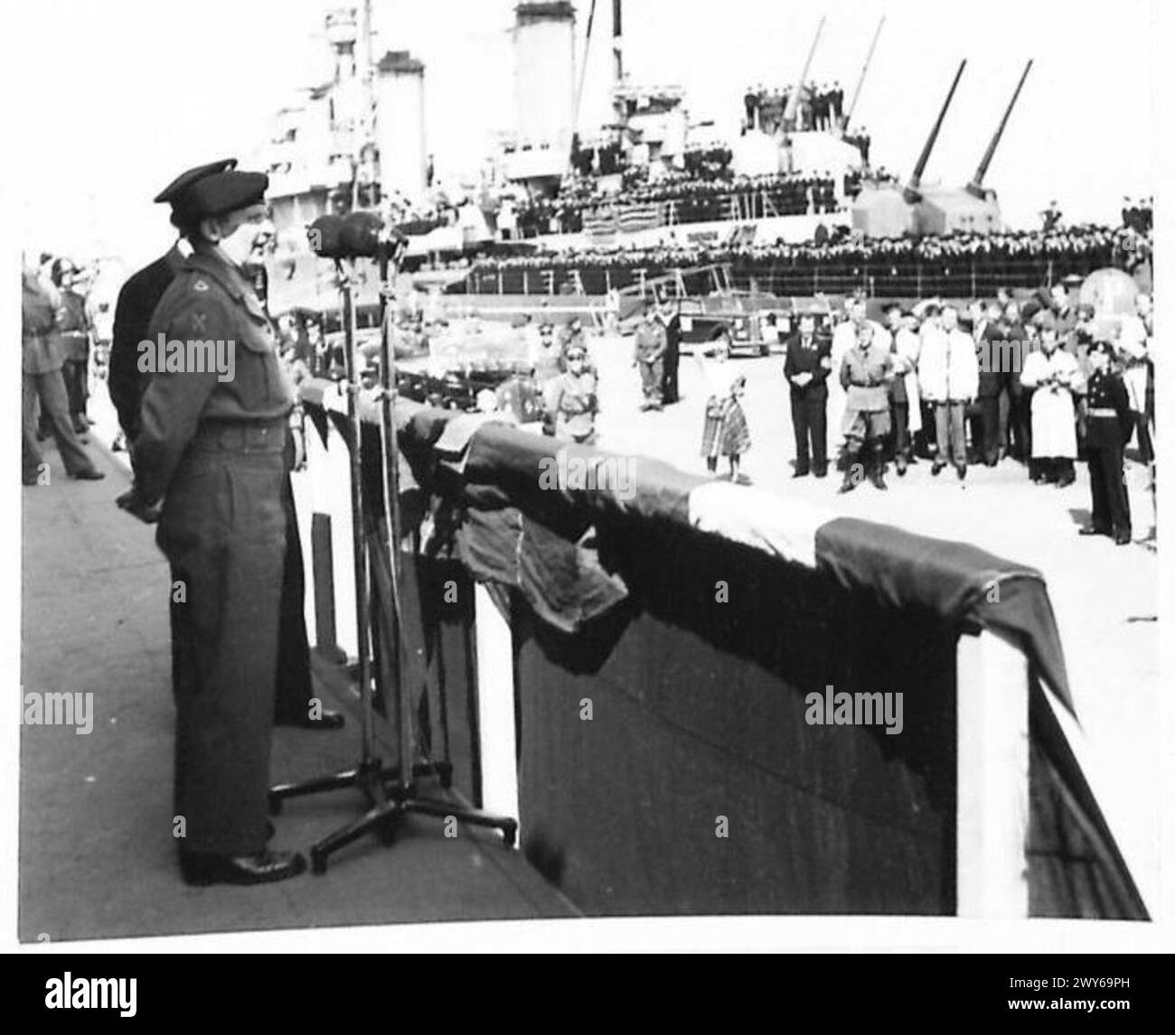 Historical british sailors Black and White Stock Photos & Images - Alamy