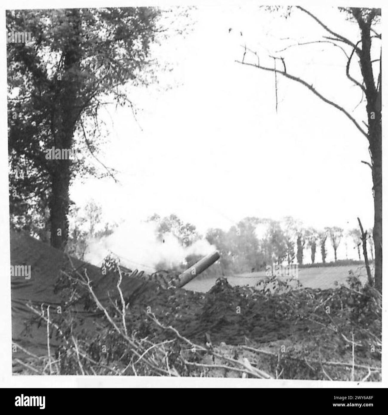A ROYAL ARTILLERY BATTERY IN ACTION - 5.5 guns firing at enemy ...