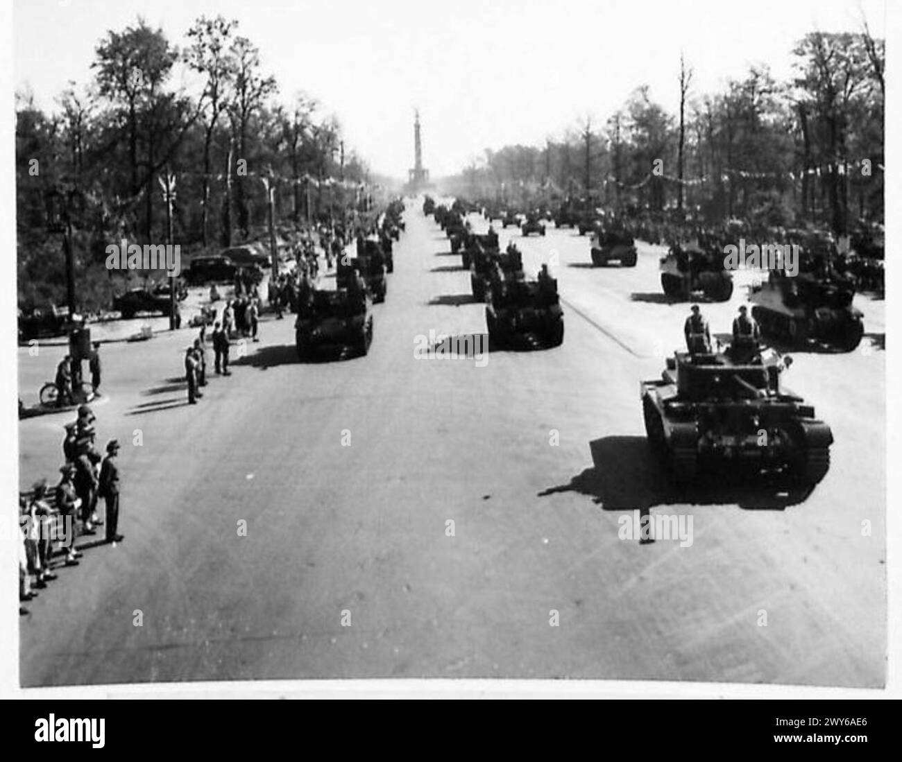 "V.J." DAY : FOUR NATIONS PARADE - British tanks and armoured cars ...