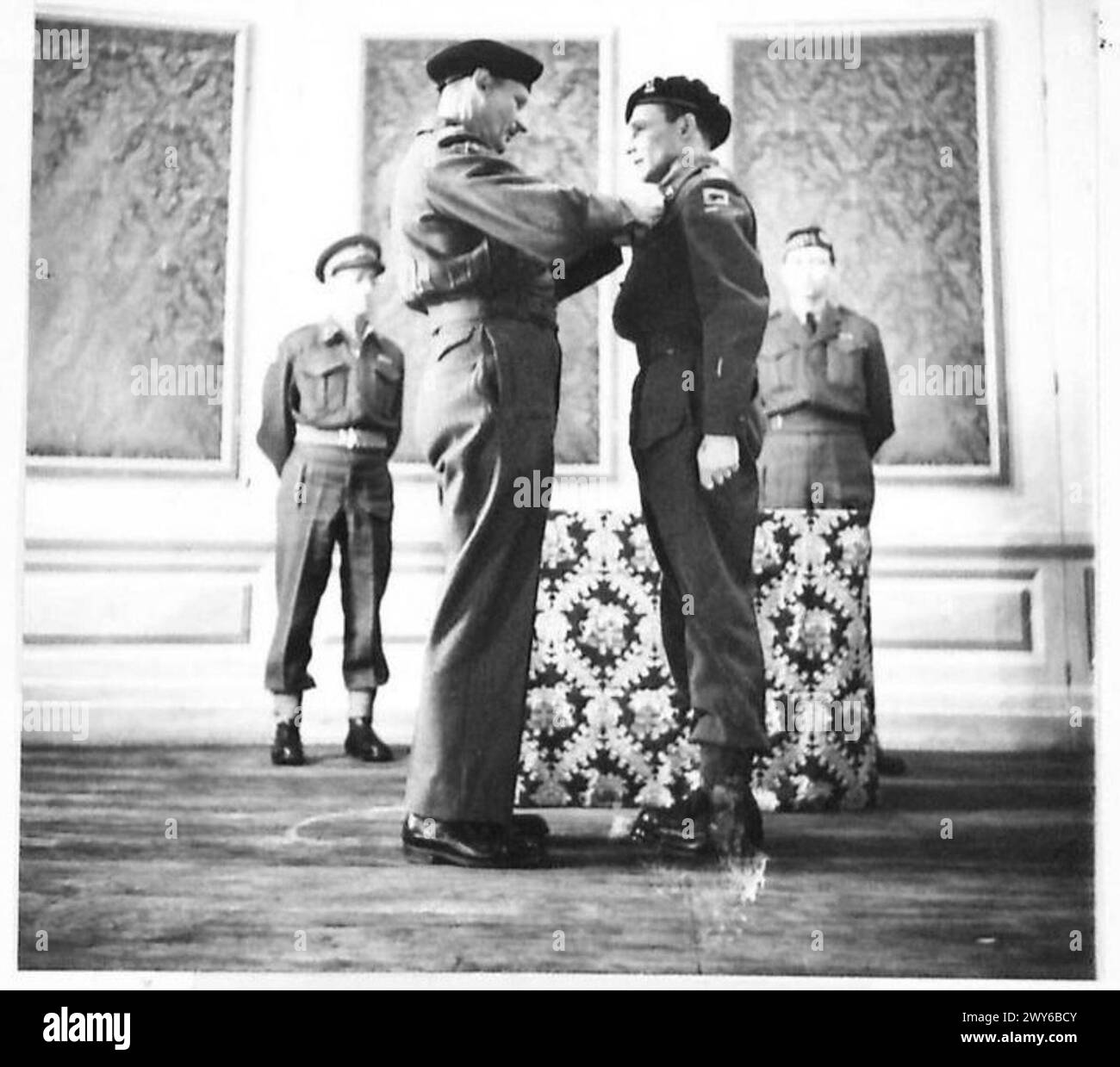 D day landings soldiers british 1944 Black and White Stock Photos ...