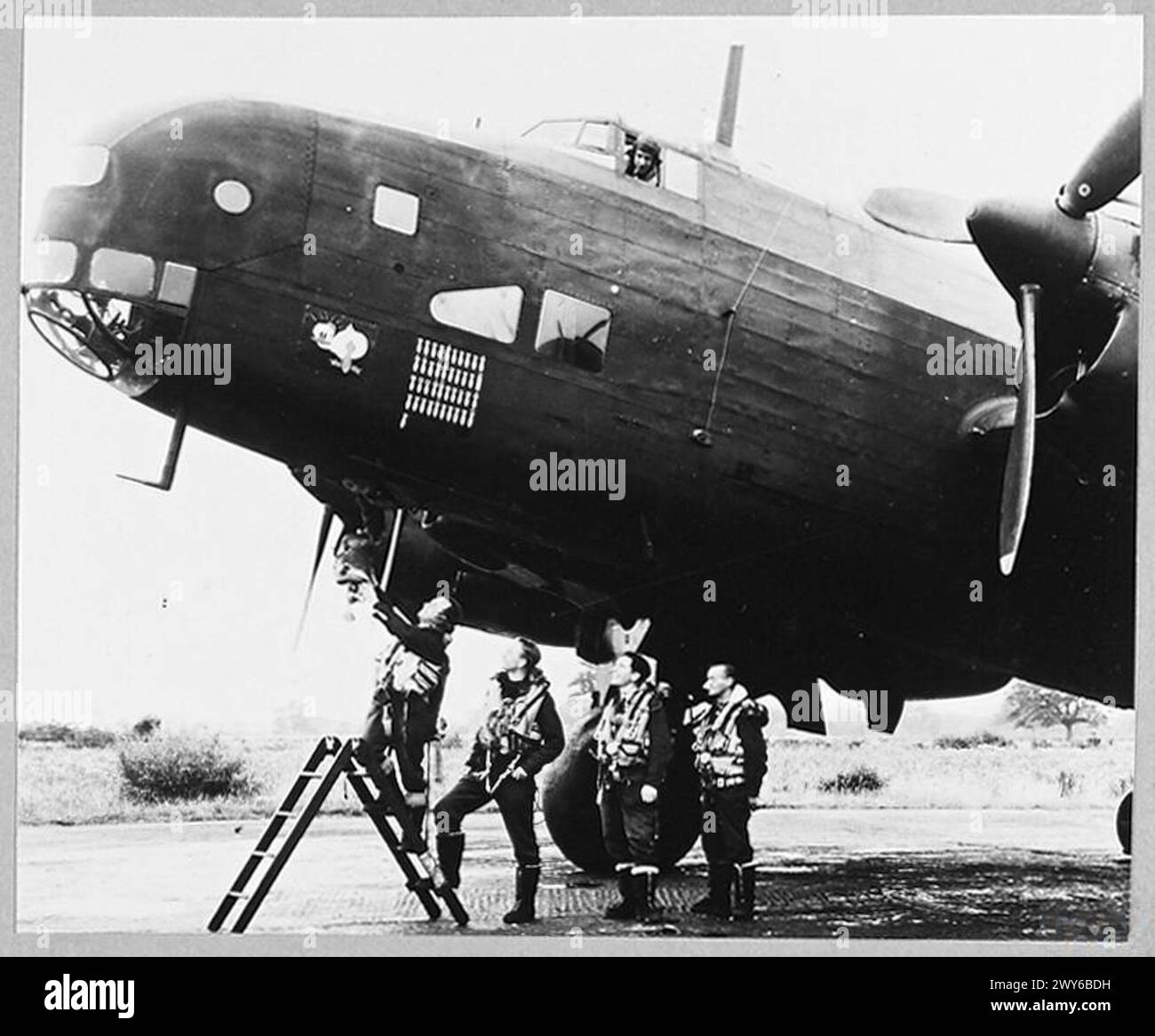 A wireless operator air gunner and bomber crew hi-res stock photography ...