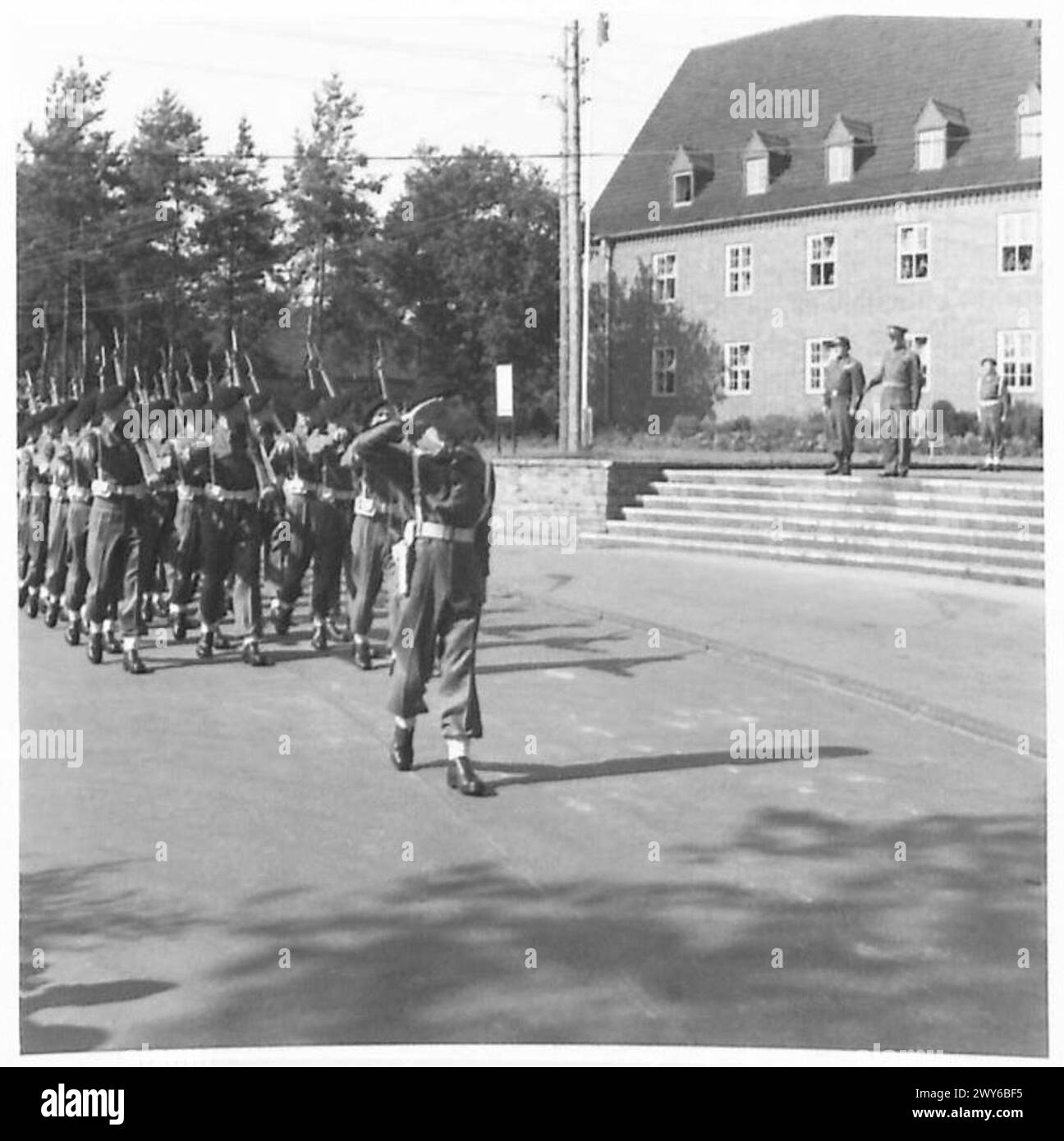 British forces of 1 Corps take over from American troops at Hilden ...