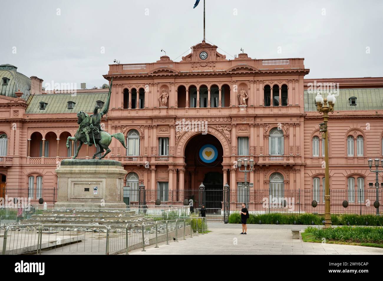 Monument of General Manuel Belgrano outside Casa Rosada Presidential ...
