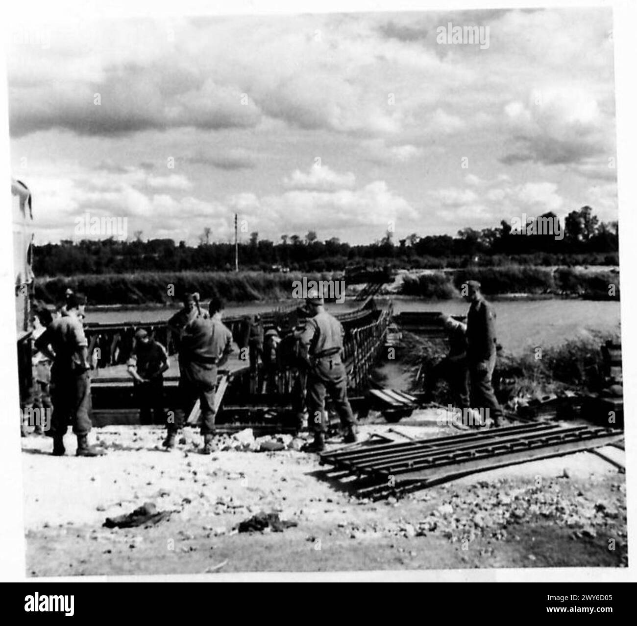 ROYAL ENGINEERS CONSTRUCT A BAILEY BRIDGE - The approaches to the ...
