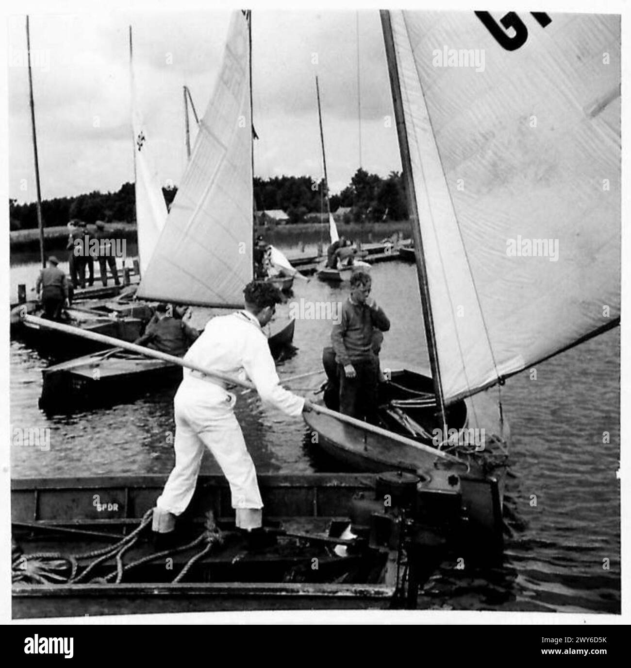 BRITISH TROOPS YACHT RACING : MARDORF near NIENBURG - Pushing off the ...