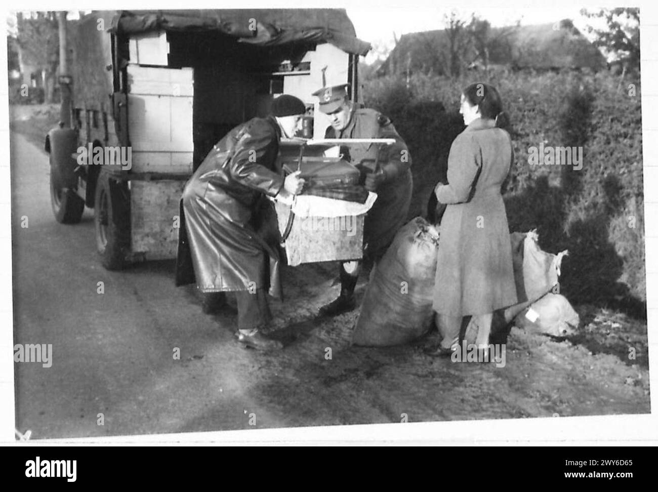 DUTCH EVACUEES FROM THE BATTLE AREAS. - Under the mother's watchful eye ...