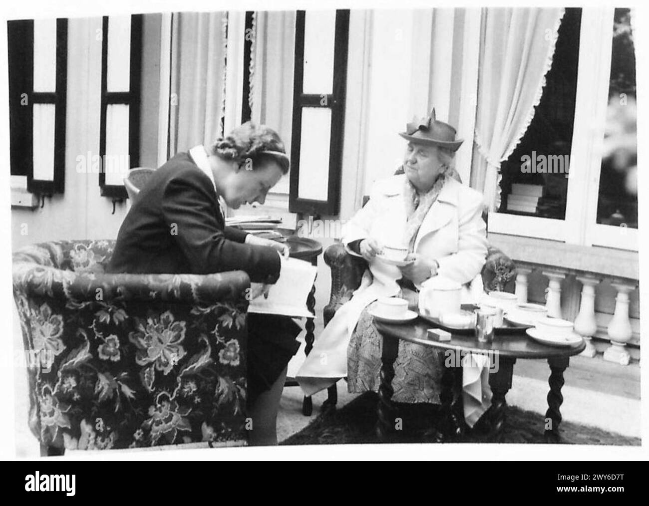 QUEEN WILHELMINA AND PRINCESS JULIANA IN HOLLAND [ANNEVILLE near BREDA ...