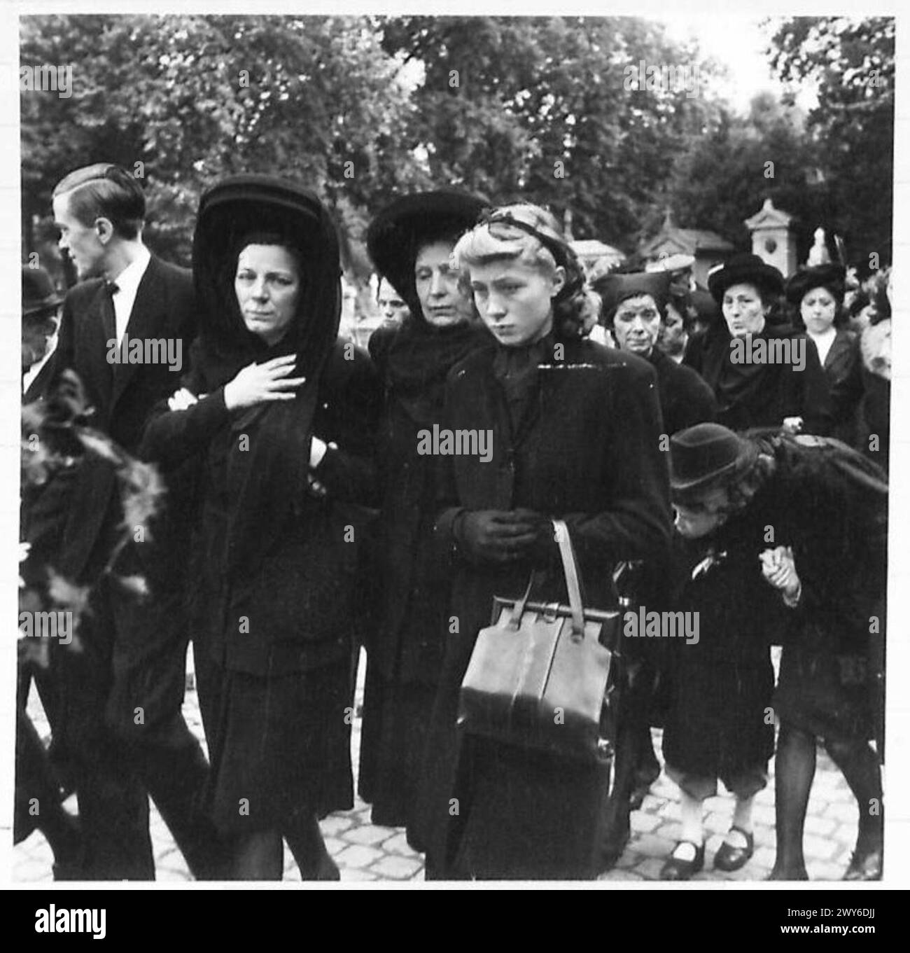 CEREMONIAL FUNERAL OF BRUSSELS POLICE SHOT BY THE GERMANS - Families ...