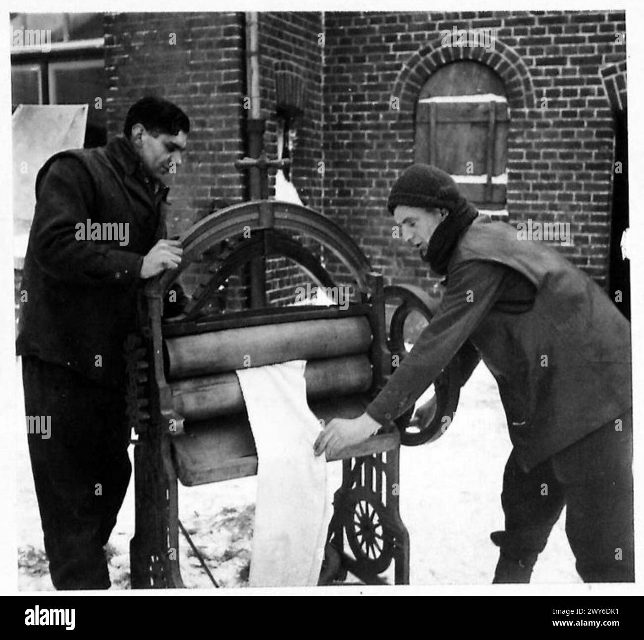 MISCELLANEOUS - Pte E. Simmons and L/Cpl R. Pallett. , British Army ...