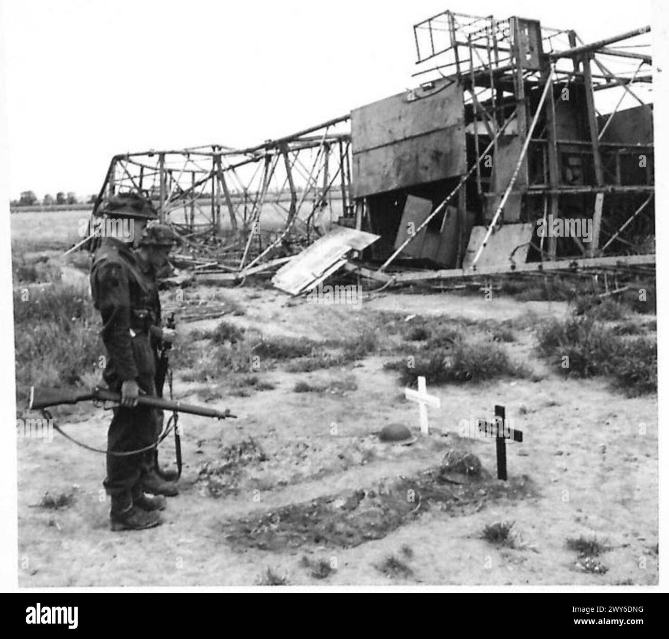 NORMANDY - VARIOUS - In the shadow of the destroyed "Radar" apparatus ...