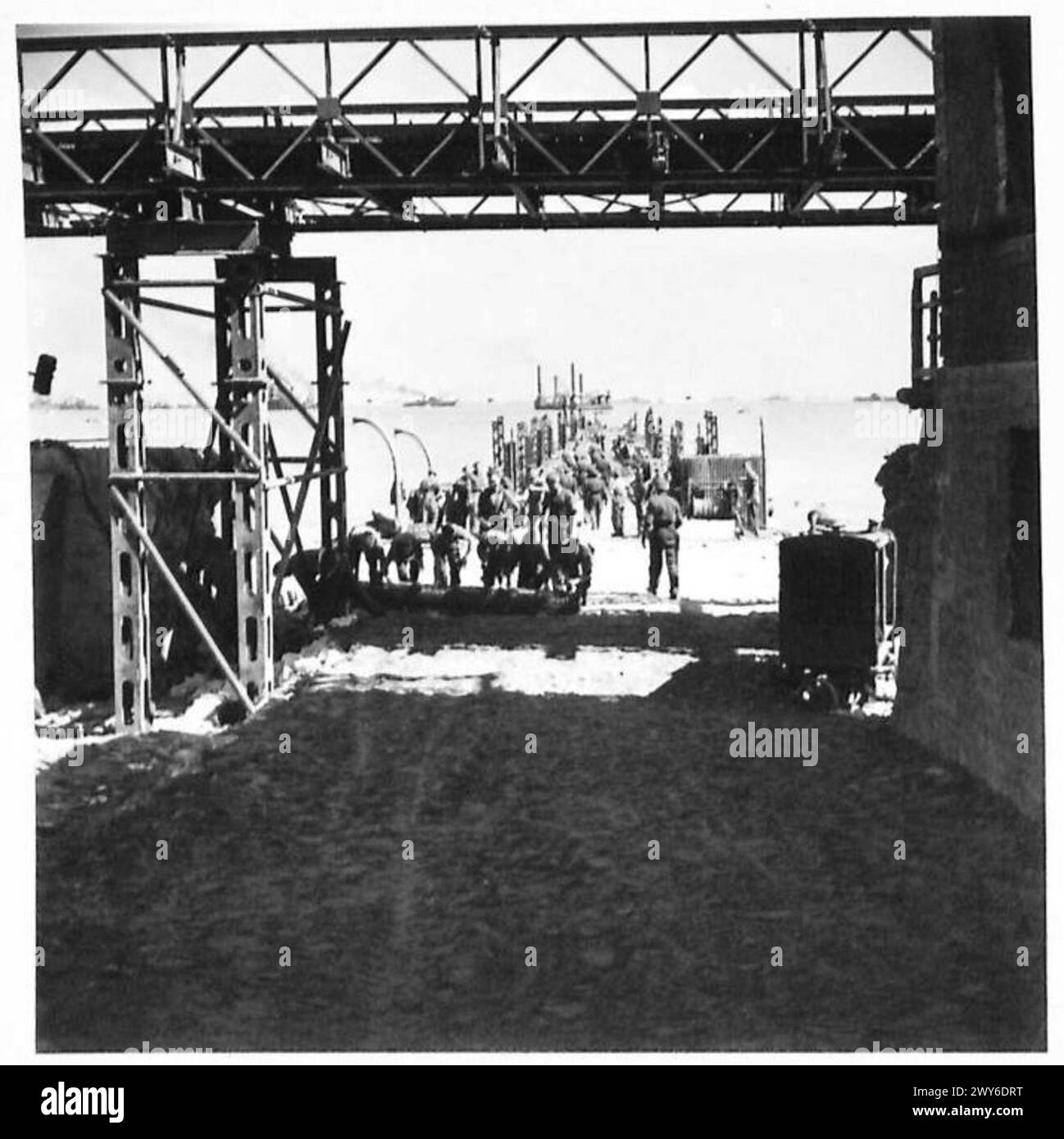 FLOATING PORT - One of the sections of the floating port in action ...