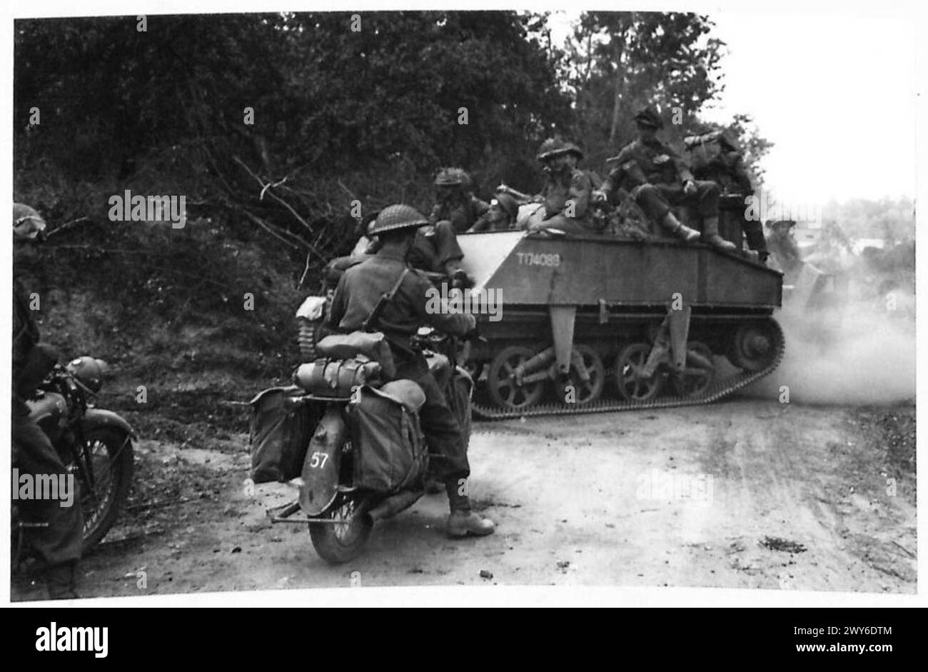 Pushing forward british troops hi-res stock photography and images - Alamy