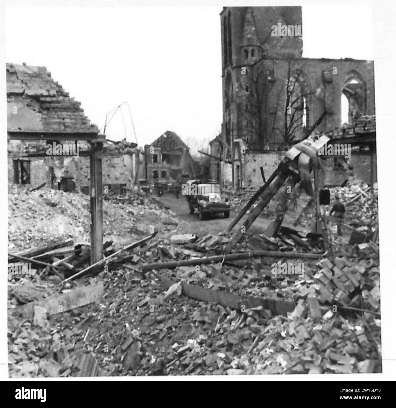 Buildings destroyed Cut Out Stock Images & Pictures - Alamy