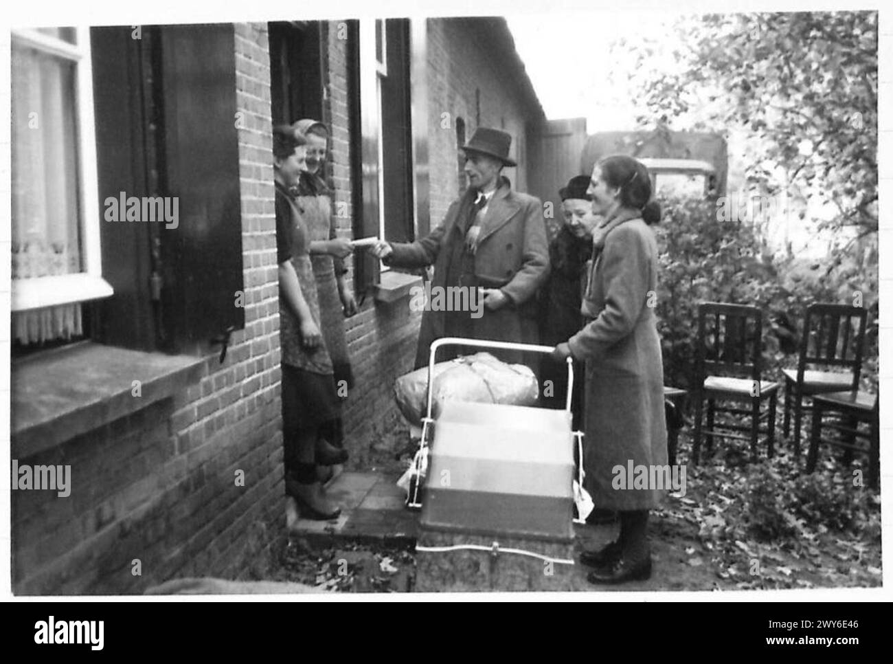 DUTCH EVACUEES FROM THE BATTLE AREAS. - A family present their ...