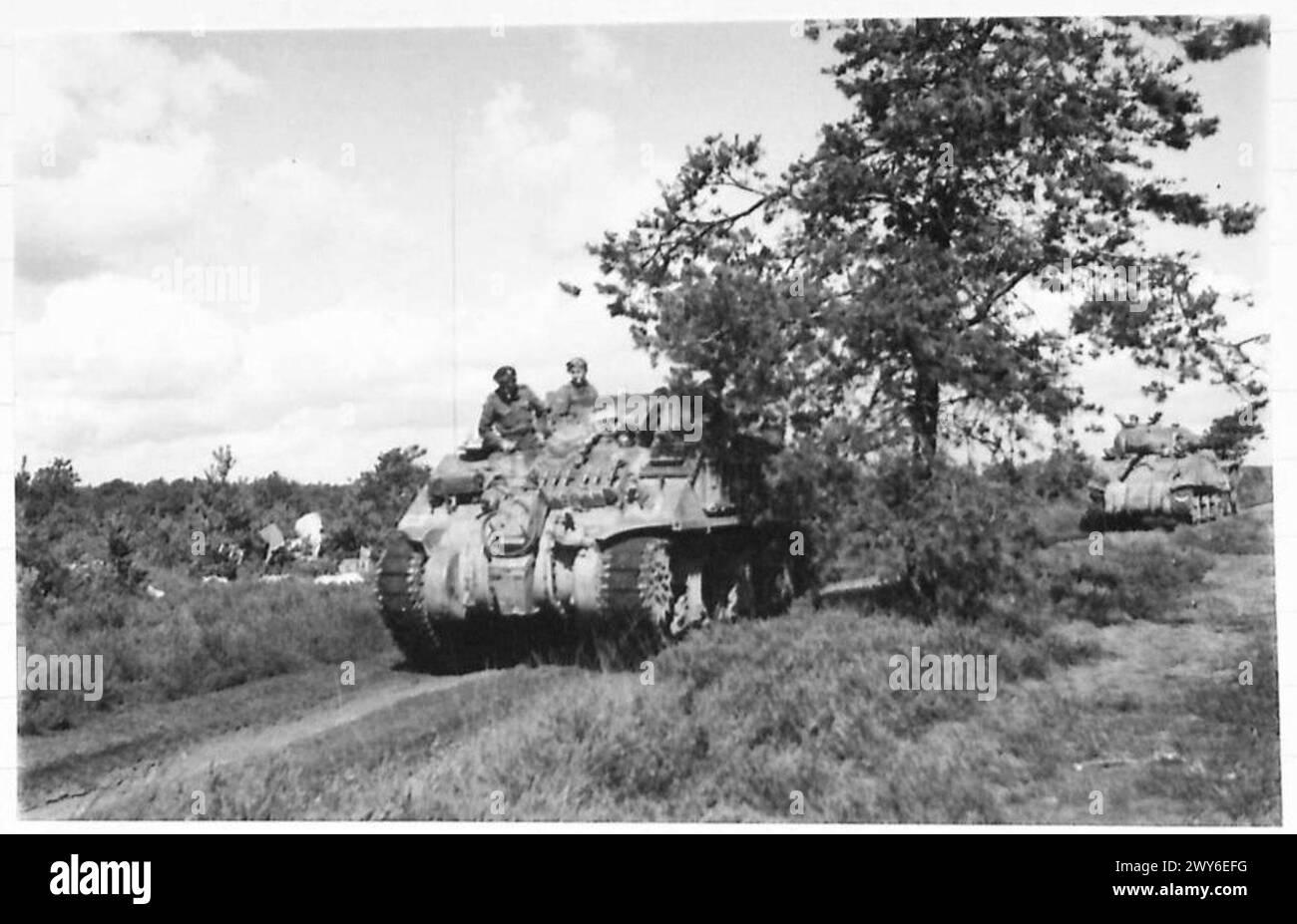 WITH 159 INFANTRY BRIGADE NEAR DUTCH FRONTIER - An Armoured Recovery ...