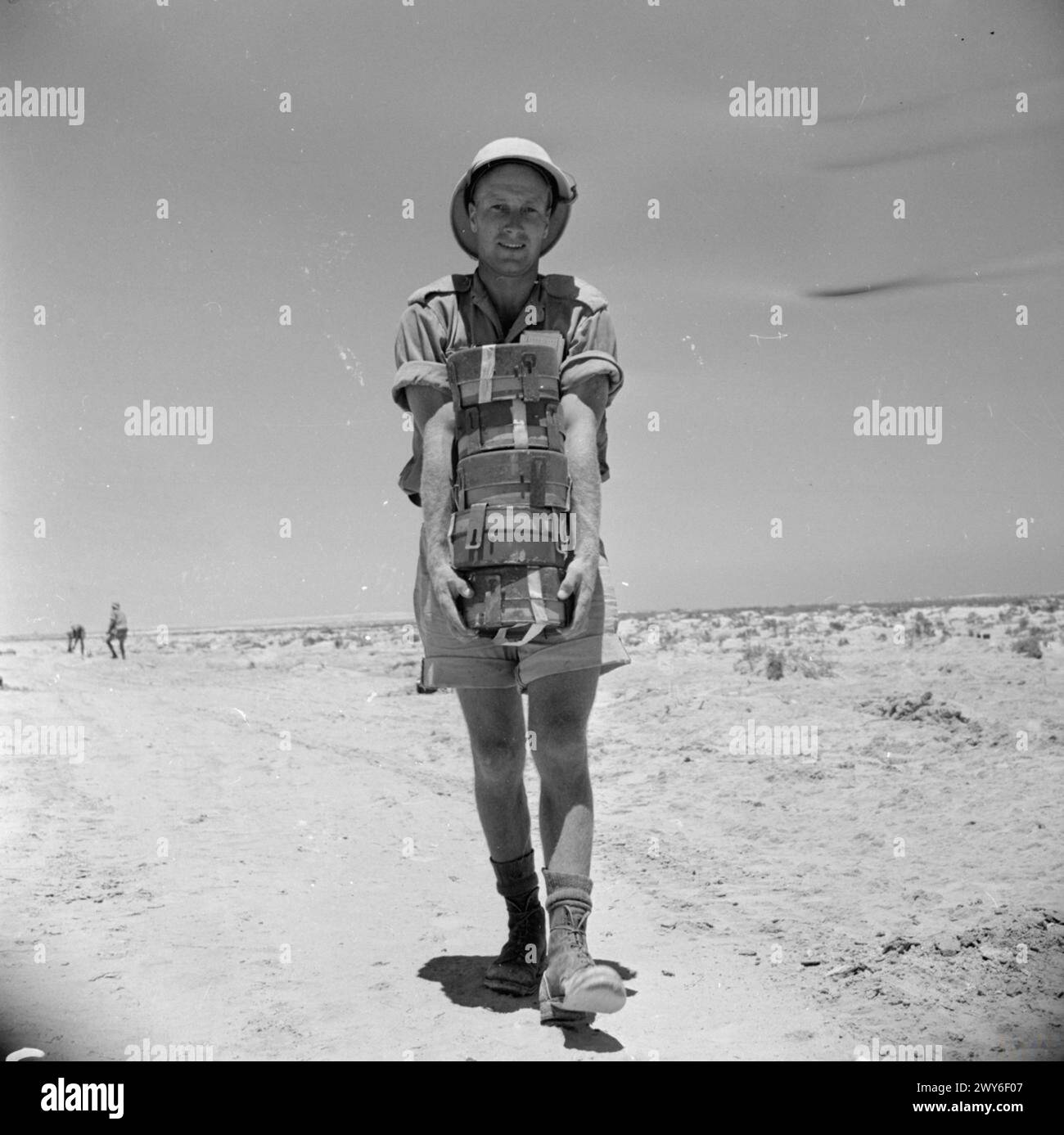 COMMONWEALTH FORCES IN NORTH AFRICA 1940-43 - A South African sapper ...