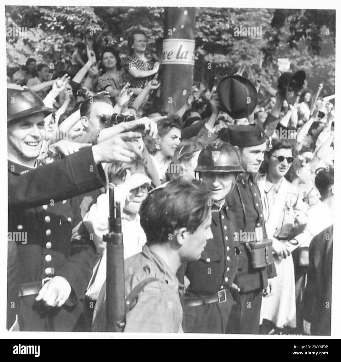 GENERAL DE GAULLE IN PARIS - These photographs show how the people of ... GENERAL DE GAULLE IN PARIS - These photographs show how the people of ...