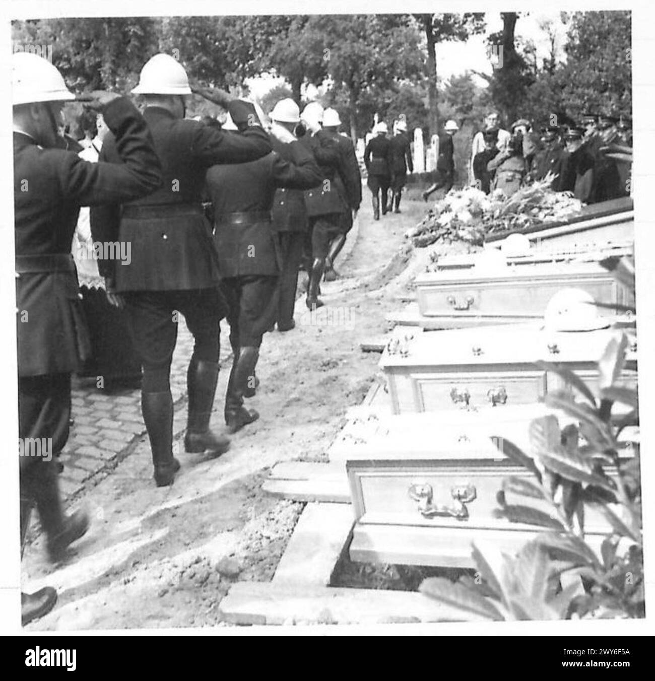 CEREMONIAL FUNERAL OF BRUSSELS POLICE SHOT BY THE GERMANS - Belgian ...