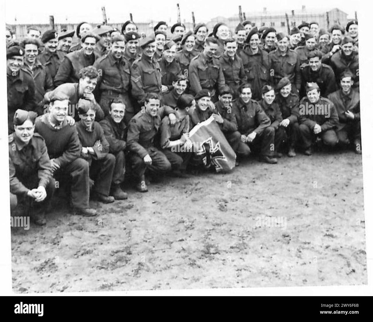 THE BRITISH ARMY IN NORTH-WEST EUROPE 1944-1946 - Groups of British P.O ...