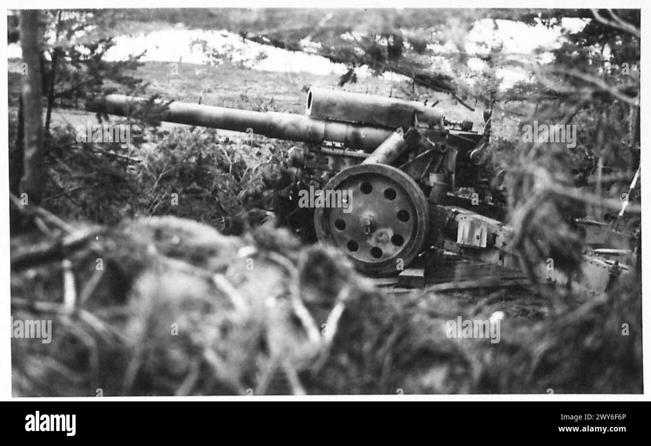 THE ADVANCE TO KLEEVE - Angle shots of a 15 cm gun which was abandoned ...